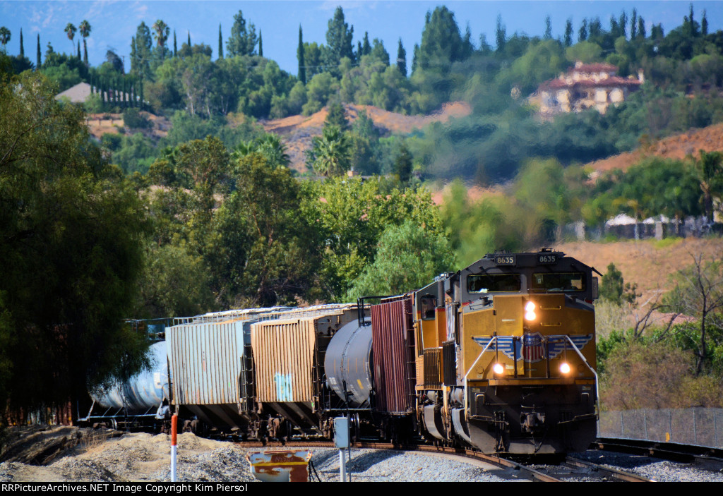 UP 8635 EB Climbing Beaumont Hill